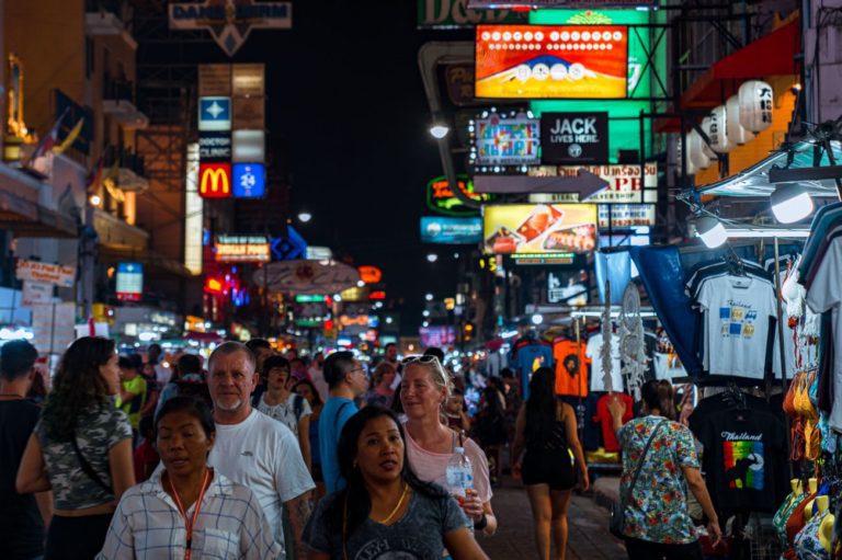 Bangkok Nightlife Guide - Drink, Party Hostels and Red Light Districts
