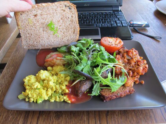 What to Eat Before a Hike? During and After Hiking Meals